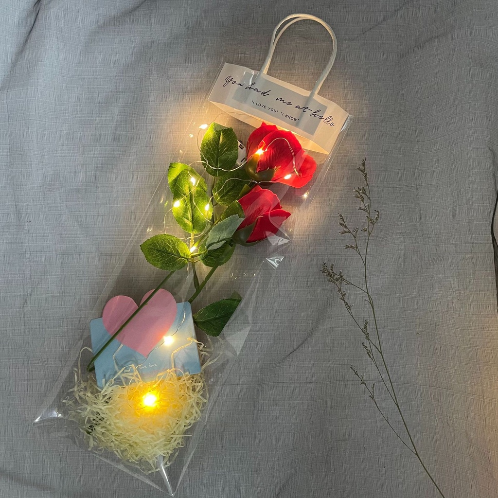 Jual Bucket Bunga Kado Valentine ( 2 mawar + tas tangan + kartu ucapan ...