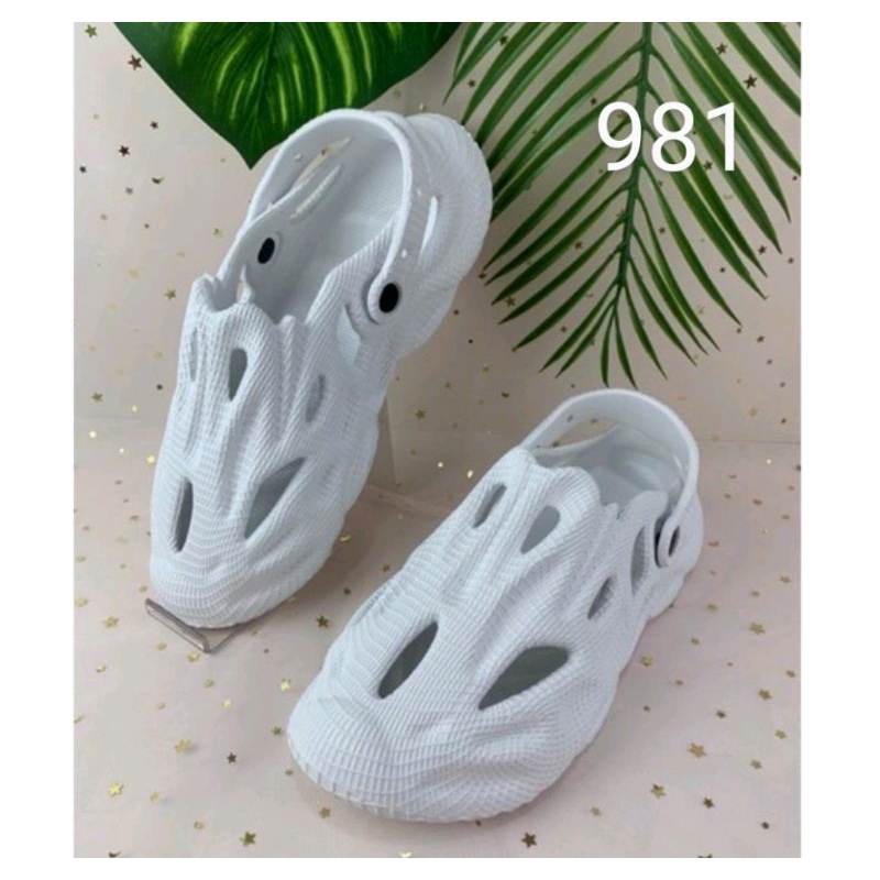 Jual Sepatu Sandal Clogs Screamer, Sandal Baim Pria, Sendal Medis ...