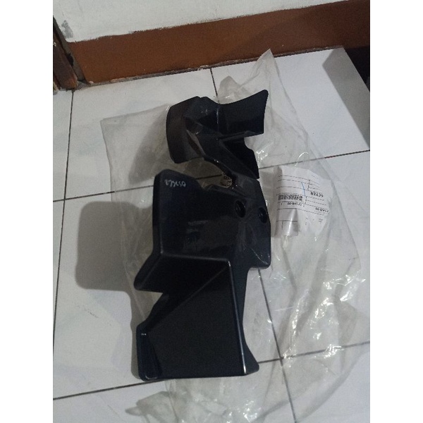 Jual Cover Deflektor samping radiator grand fortuner 2012/2015 original ...