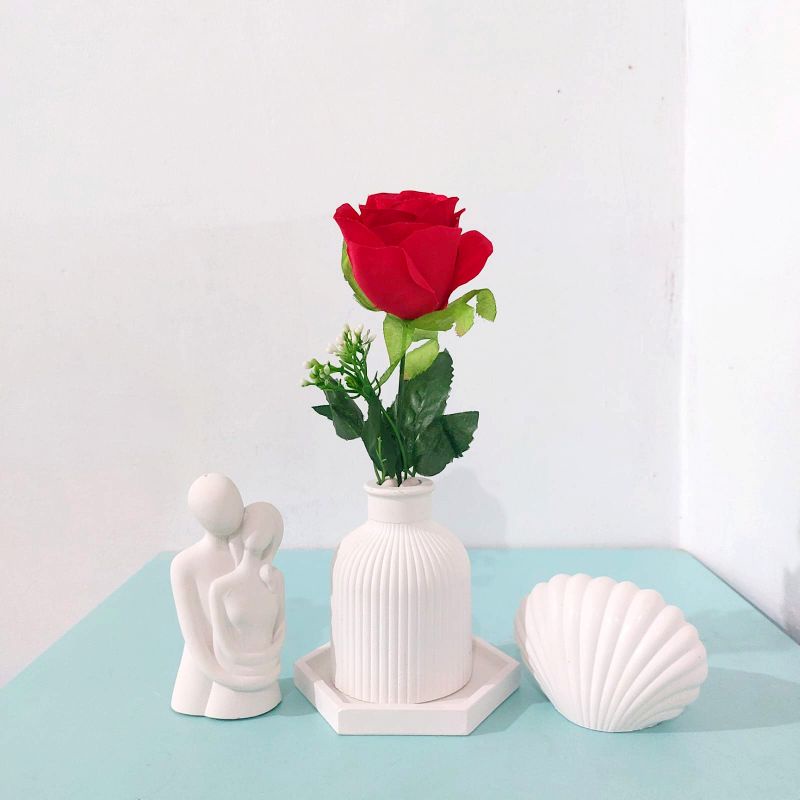 Jual Mawar Artificial + Vas 03 + Coaster Hexagon / Patung Kekasih ...