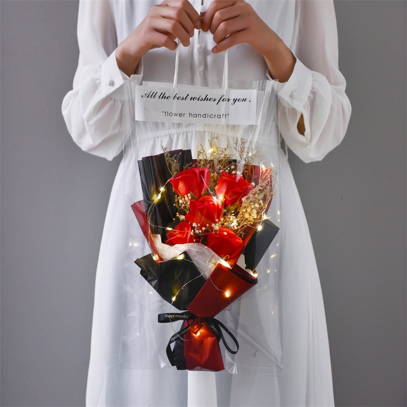 Jual Bucket Bunga Kado Valentine / Wisuda (Tas Tangan + Bucket Bunga ...