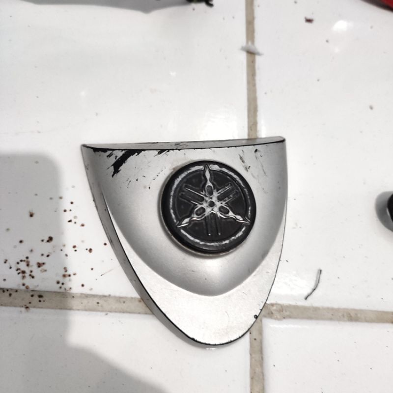Jual emblem panel logo dasi dada Yamaha FIS fiz r fullcluth Vega lama ...
