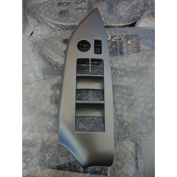 Jual Panel/Dudukan Saklar Retrack Spion & Power Window Innova Reborn ...