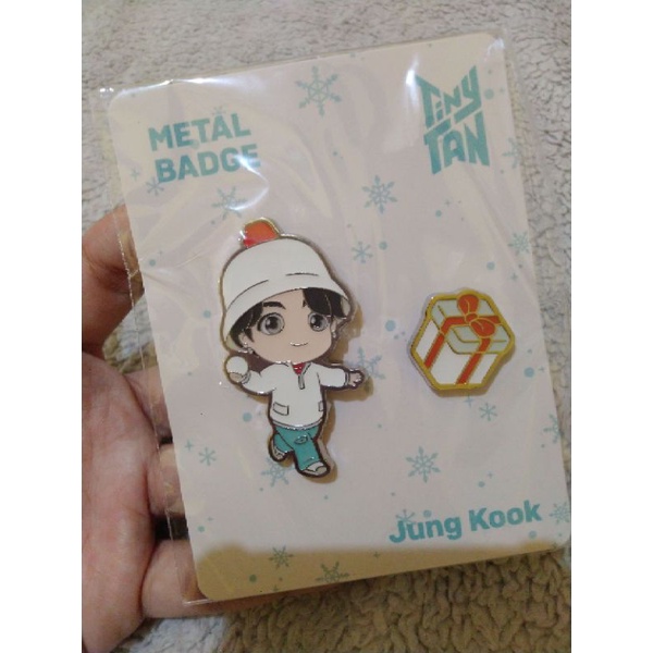 Jual BTS tiny tan Jungkook metal badge official weverse | Shopee Indonesia