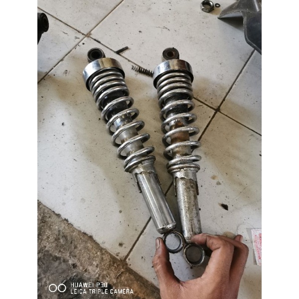 Jual shock belakang RX king kondisi apa ada nya masih layak pakai ...
