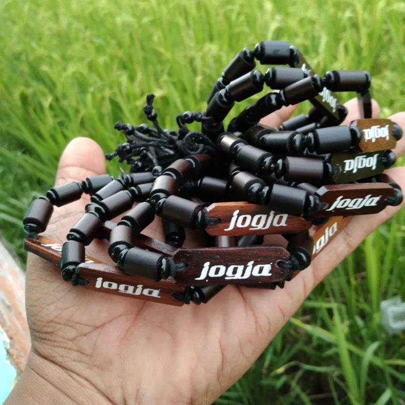 Jual Paket 12 pcs gelang plat kayu Jogja souvernir Malioboro oleh oleh ...