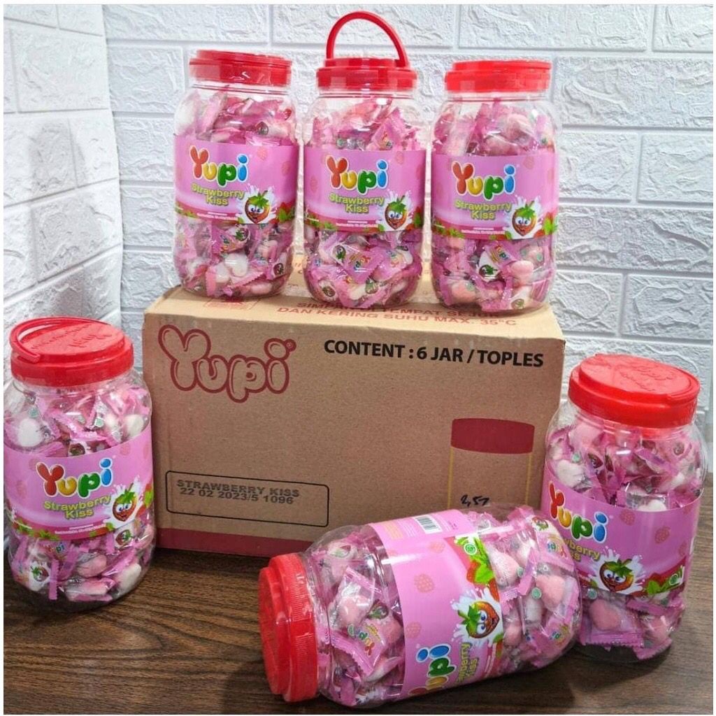 Jual Permen YUPI Love Toples Viral Strawberry Kiss 300gr Permen Jadul ...