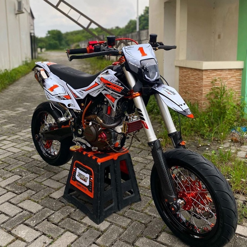 Jual DECAL KLX DTRACKER SUPERMOTO PUTIH LINE ORANGE | Shopee Indonesia
