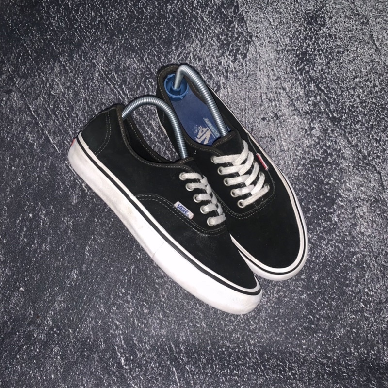 Jual Vans Authentic Pro Suede Black white // 40 // Second Original ...