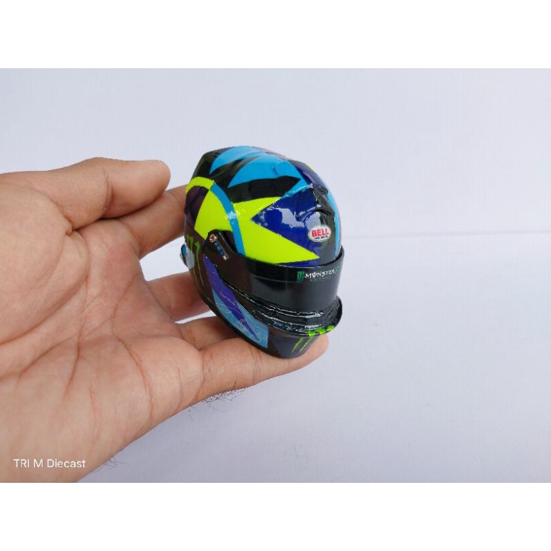 Jual Miniatur helm Valentino Rossi GTWC 2022 skala 1:5 | Shopee Indonesia