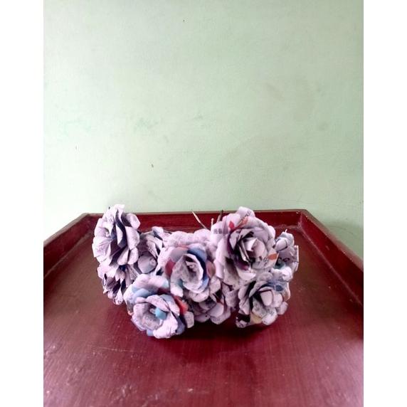 Jual PRODUK- KERAJINAN BUNGA KERTAS KORAN. 5 TANGKAI . | Shopee Indonesia