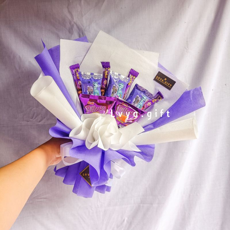Jual (SNACK 0040) Buket snack mini tema ungu | | Buket snack wisuda ...
