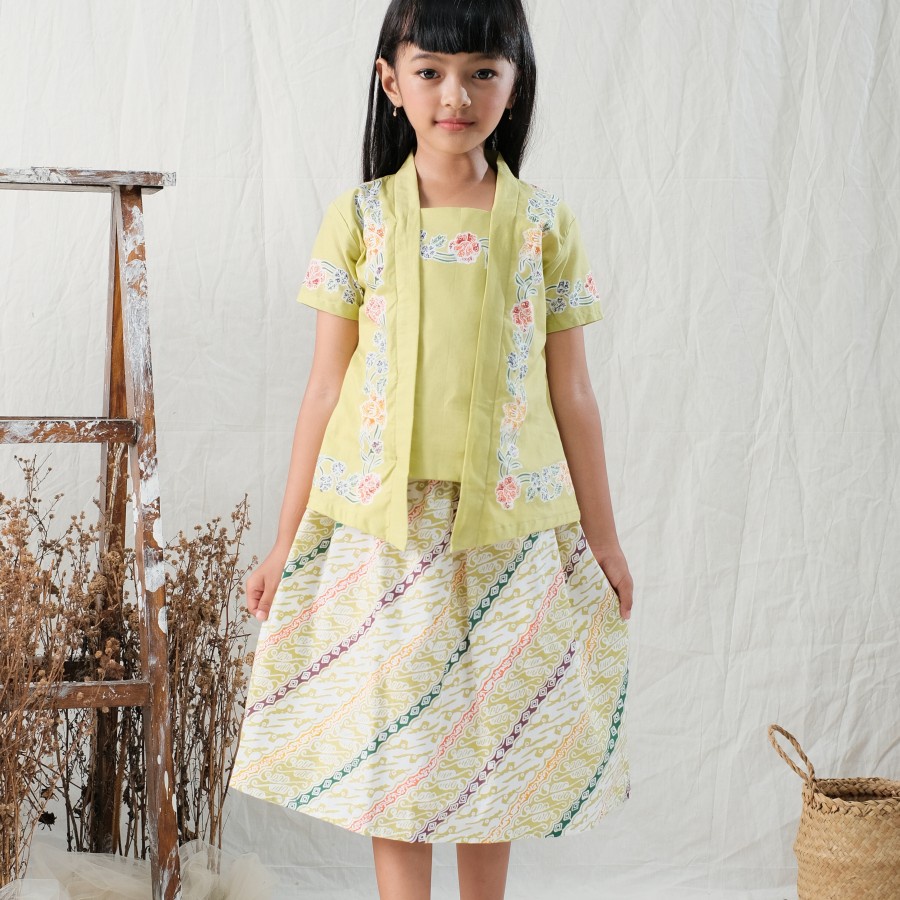 Jual Kebaya Encim Batik Anak Set Lengan Pendek Meradelima Katun Hijau ...
