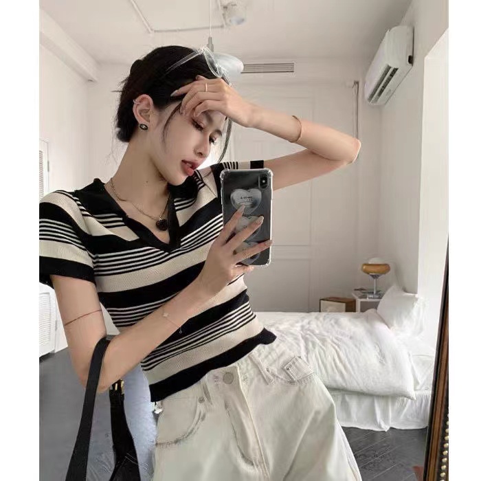 Jual Atasan Crop Top SALUR Rajut / Kaos Kerah Polo Wanita / Crop Kerah V NECK | Shopee Indonesia