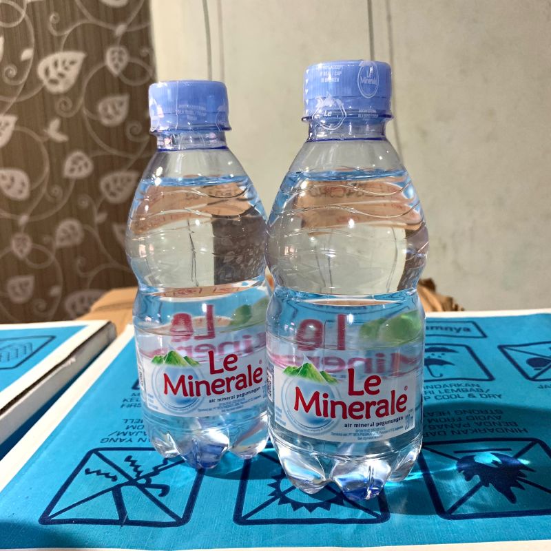 Jual Leminerale 330ml 1 dus isi 24 botol / air mineral / air minum / le mineral lemin | Shopee ...