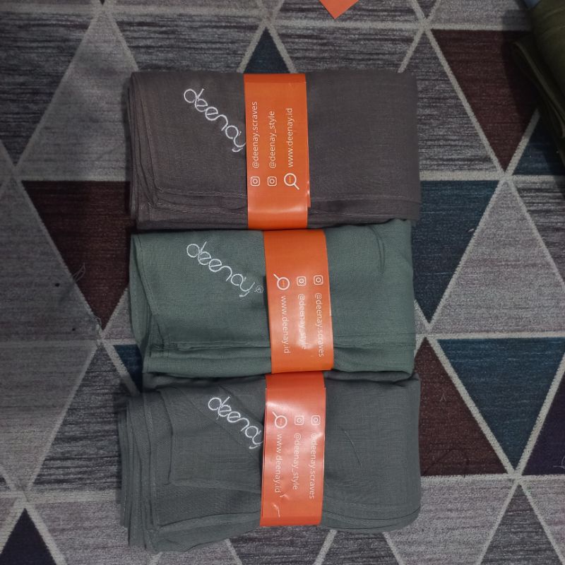 Jual Promos spesial cuci gudang COD HIJAB DENNAY logo besi POLOS ...
