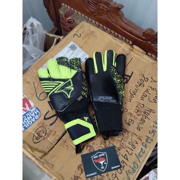 Jual Sarung Tangan Kiper PGS Pro Winner Series 2023 Black/Green ...