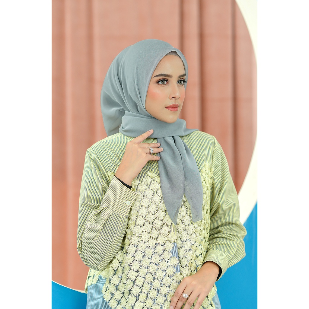 Jual Kelly Square in Sleet | Shopee Indonesia