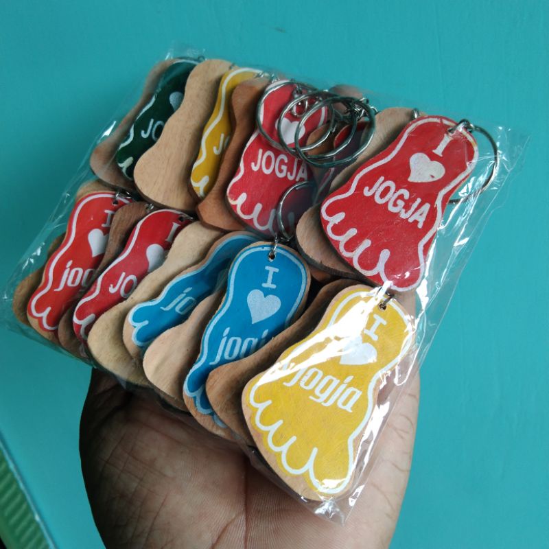 Jual Paket Souvenir isi 20 pcs gantungan kunci kayu khas Jogja Souvenir Malioboro oleh oleh khas ...