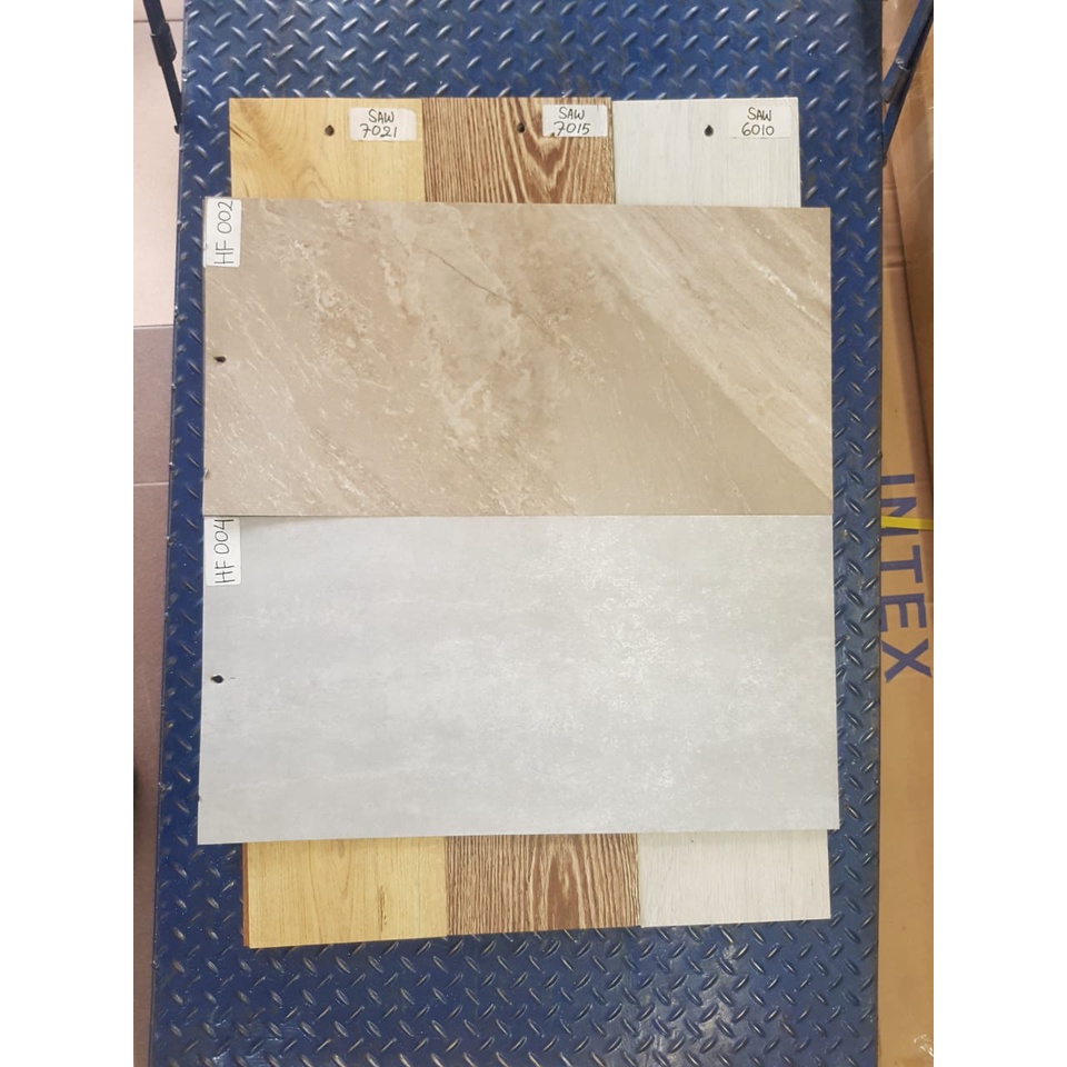 Jual HALLA TILE Lantai Vinyl Ukuran 60,9cm*30,4cm PVC Harga Terjangkau ...