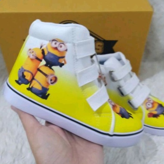 Jual ADS - sepatu karakter Minions booth, Bisa Cetak nama & foto ...