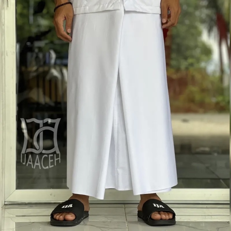 Jual SARUNG PUTIH POLOS BAHAN PREMIUM 100% MOHON TANYAKAN STOK SEBELUM ...