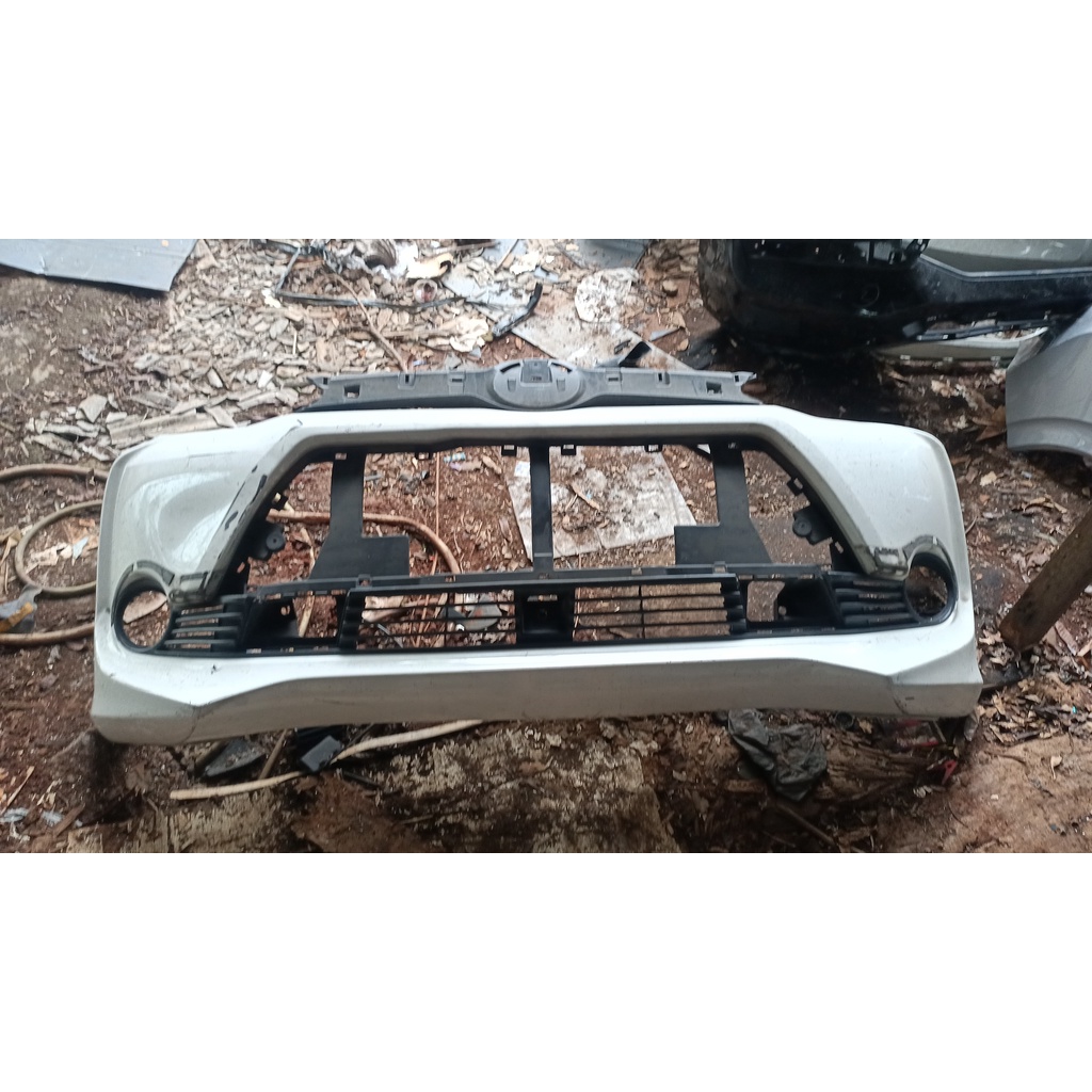 Jual Bemper bumper depan avanza veloz 2016 original | Shopee Indonesia