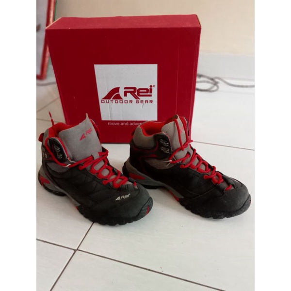 Jual Sepatu Gunung ARei - Sepatu Hiking Pria/Wanita Silverblack ARei ...