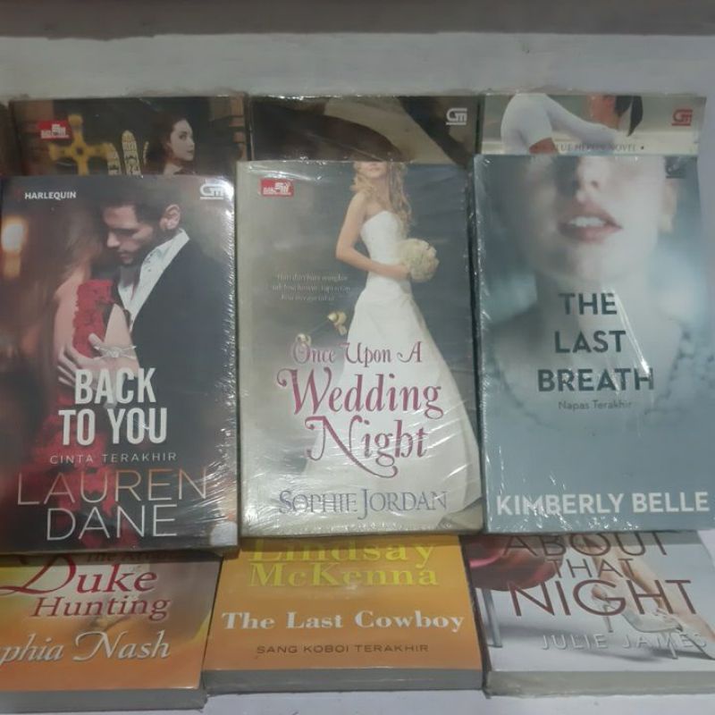 Jual buku novel kiloan "baca deskripsi" | Shopee Indonesia