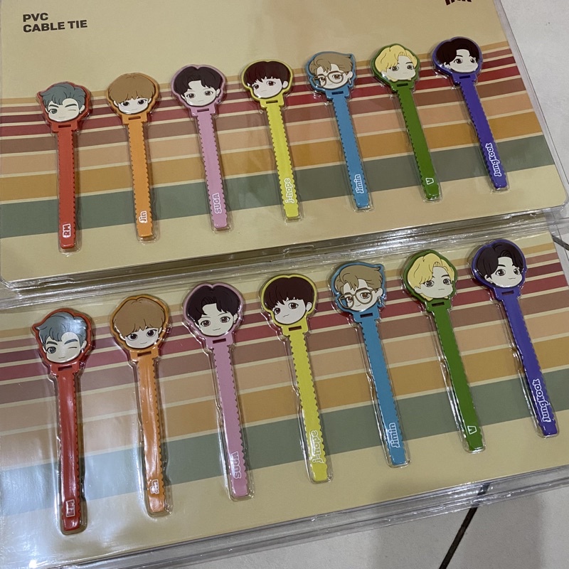 Jual sharing BTS tintytan dynamite cable tie tiny tan BTS BF Black ...