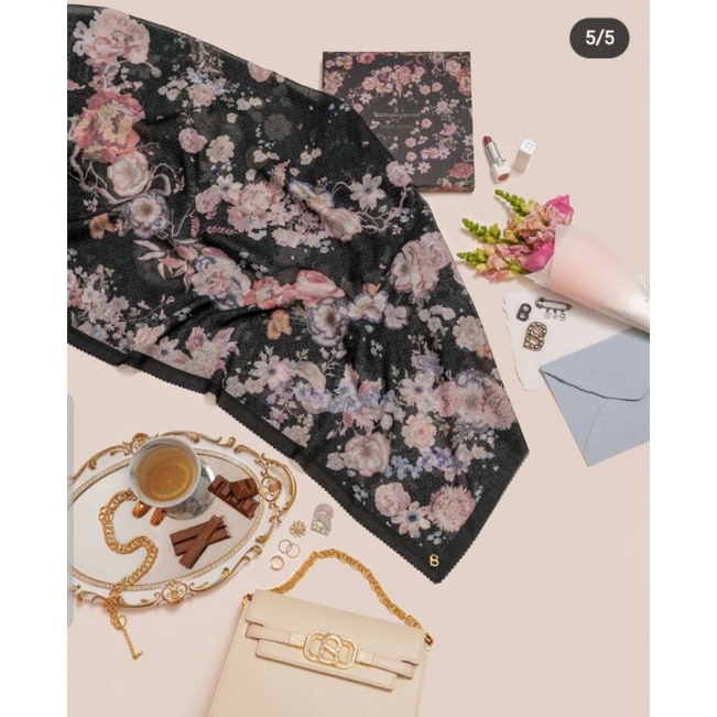 Jual buttonscarves x sarsof the blume series - jetset ( New ) | Shopee ...