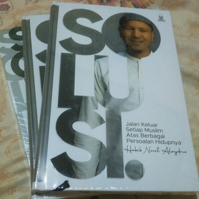 Jual Buku SOLUSI Jalan Keluar Setiap Muslim Atas Segala Persoalan ...