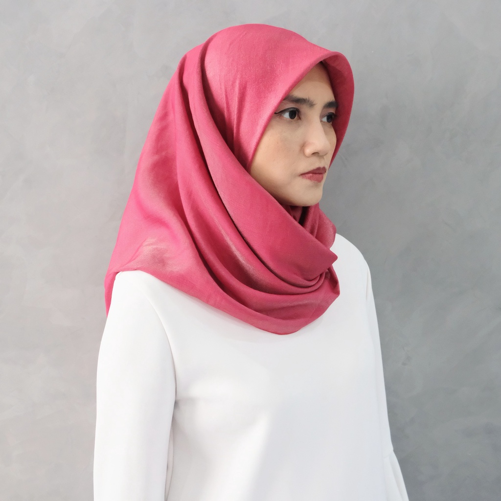 Jual Hijab Square Silka Merah | Shopee Indonesia
