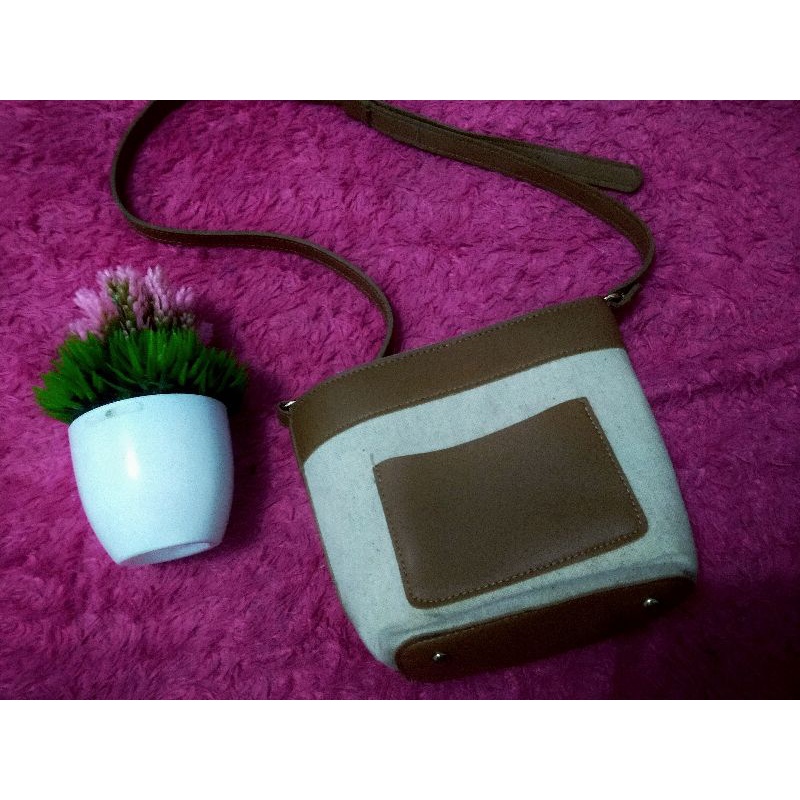Jual TAS SIMPLE - SLING BAG (SECOND BRANDED) | Shopee Indonesia