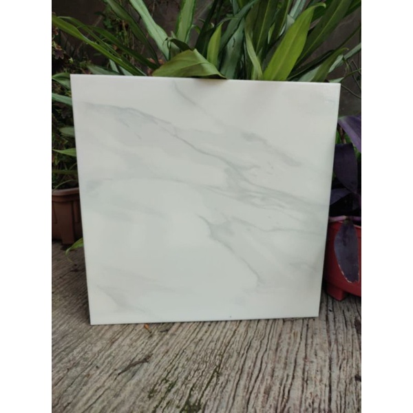 Jual Keramik lantai 40x40 Avon grey / Mulia | Shopee Indonesia