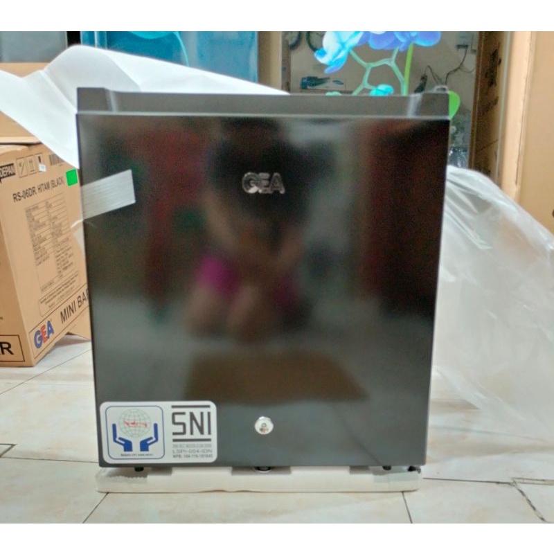 Jual GEA LEMARI ES MINI BAR PORTABEL 1 PINTU-RS-06DR | Shopee Indonesia