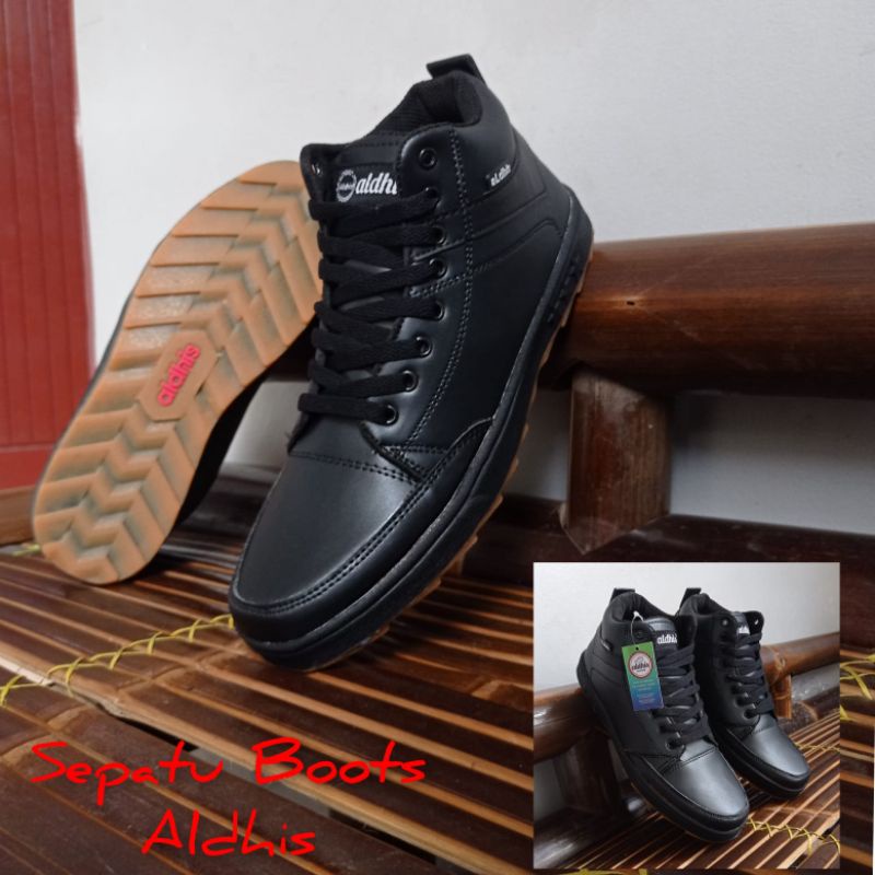 Jual Sepatu Casual Pria Keren Semi Boots Hitam Polos Terbaru Sneakers ...