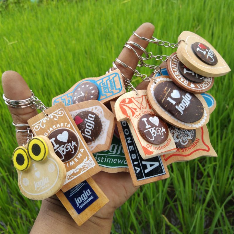 Jual Gantungan kunci kayu khas Jogja Souvenir Malioboro harga per 1 pcs | Shopee Indonesia