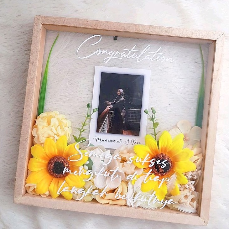 Jual Akrilik Frame Graduation|| kado wisuda/ulangtahun hampers frame ...