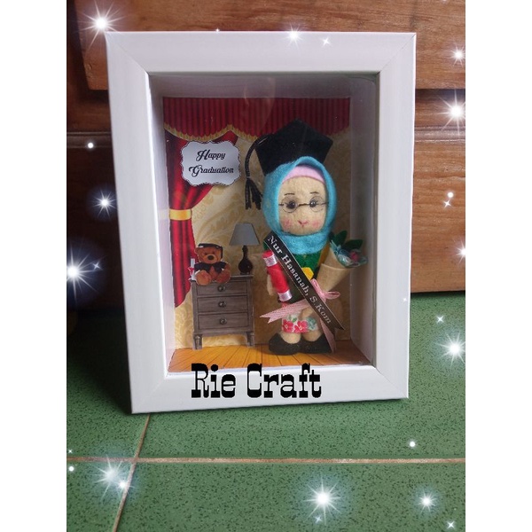 Jual boneka wisuda flanel frame foto 3D/hadiah wisuda/kado wisuda ...