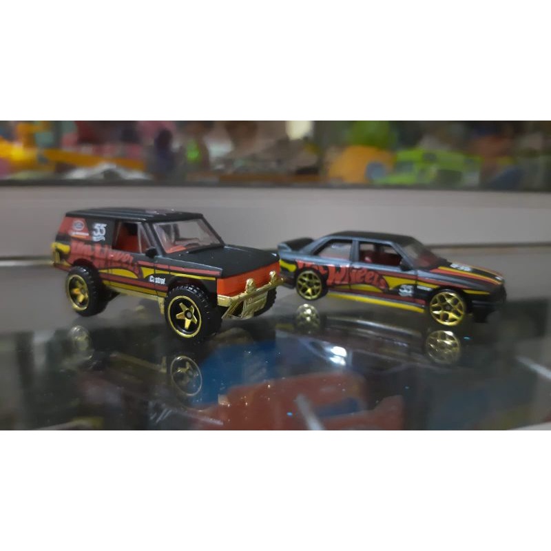 Jual Hotwheels paket '92 BMW M3 & Land Rover Classic 55TH Anniversary ...
