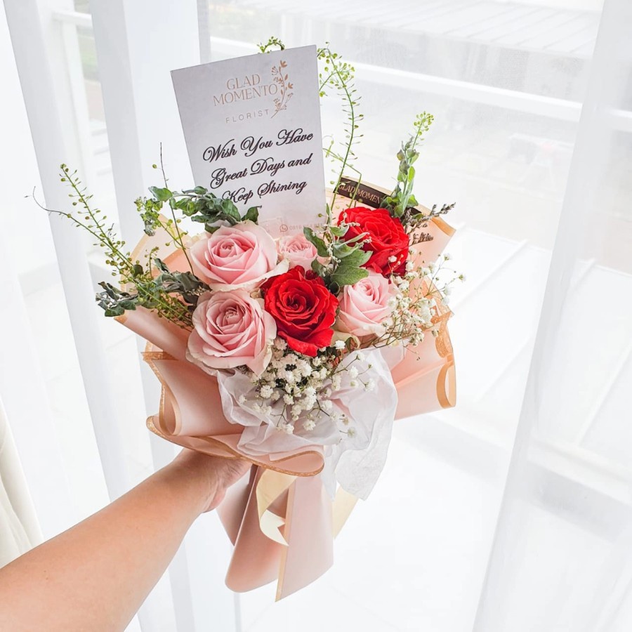 Jual Hand Buket Bunga Mawar Valentine Bucket Asli Hand Bouquet Wisuda ...