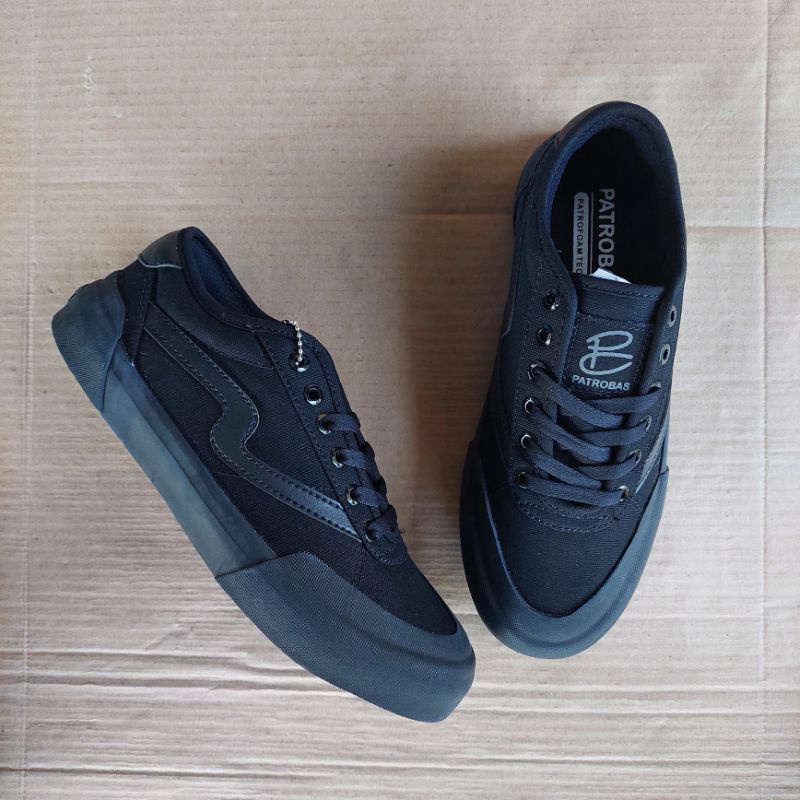 Jual PATROBAS NEW IVAN LOW ALL FULL BLACK HITAM | Shopee Indonesia