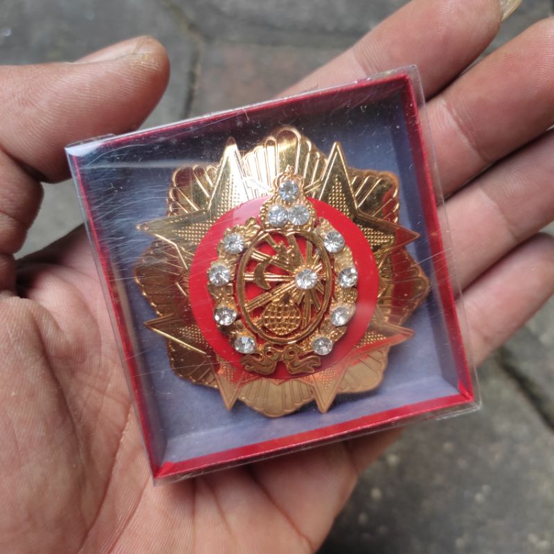Jual Pin Bross Logo Keraton Kasunanan Surakarta Garap Alusan Bahan Full ...