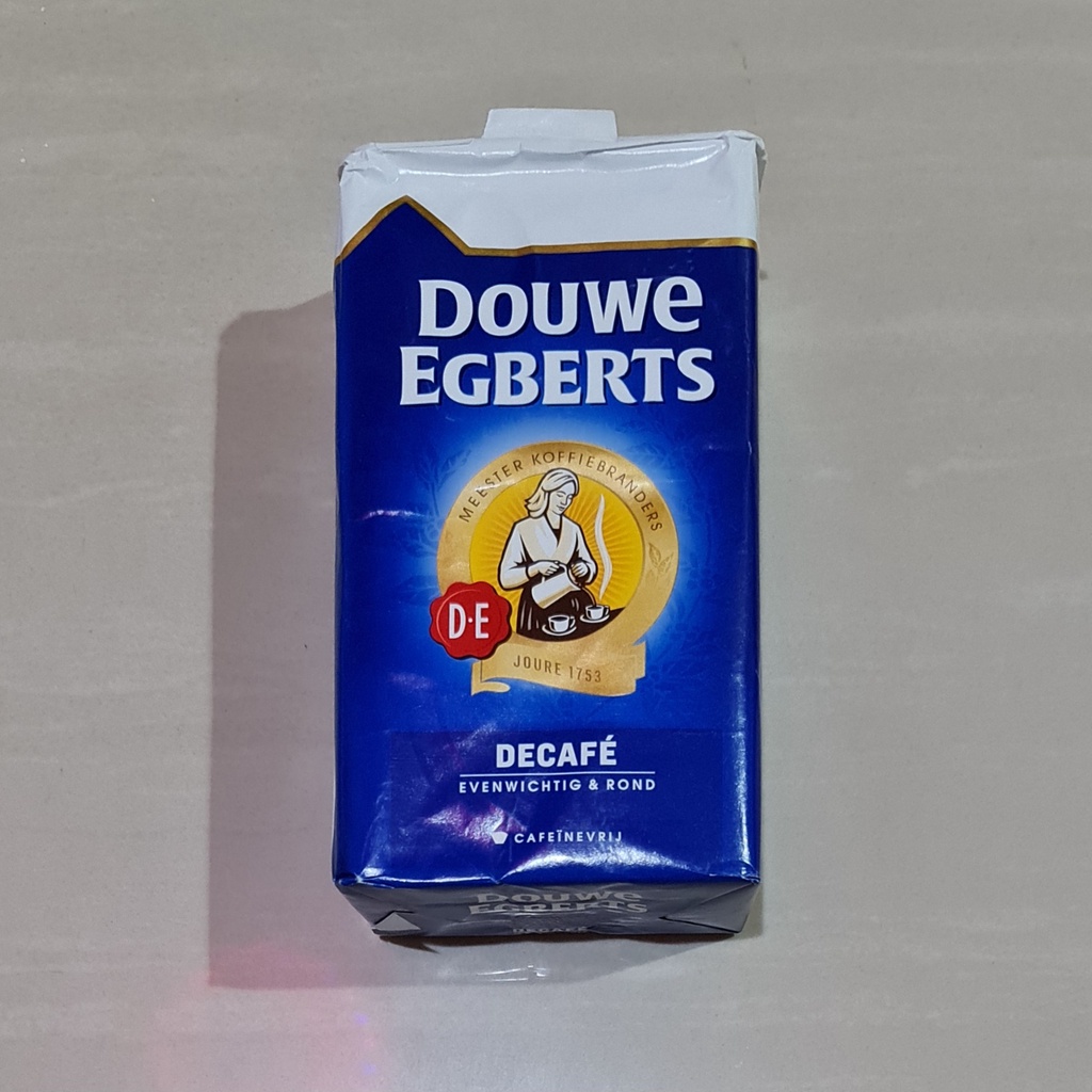 Jual Kopi Douwe Egberts Decaf / Decafe Ground Coffee 500 Gram | Shopee ...