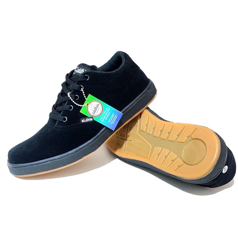 Jual Sepatu Cowok Keren Original 100% Sneakers Pria Dewasa Terbaru Kece ...