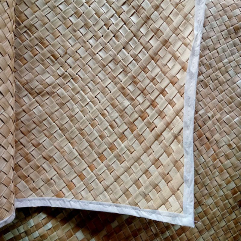 Jual Tikar Pandan Ukuran 70x120 Anyam Jahit Kain Samping Tikar Piknik ...