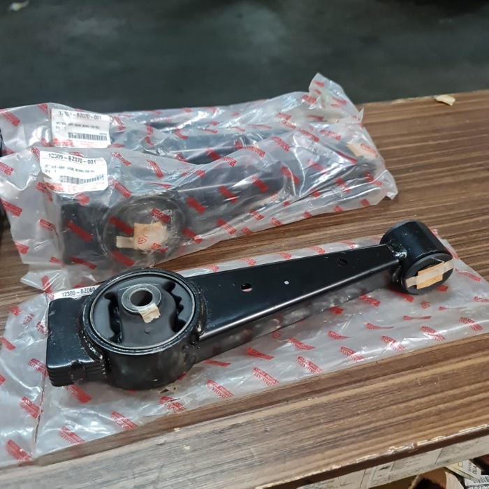 Jual Engine Mounting Belakang Ayla Agya 1.0 1.2 At Mt Original Kode 256 ...