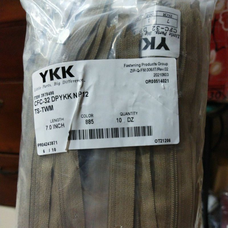 Jual Resleting YKK 7 inch 17.5 cm / RIT YKK CFC 32 17,5 cm Kepala Nikel Kepala Cat Katalog 1 ...