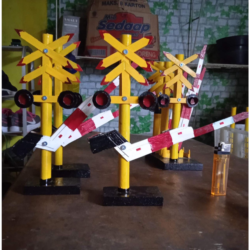 Jual Mainan miniatur Palang Pintu Kereta Api Indonesia Palang Sepur KAI ...